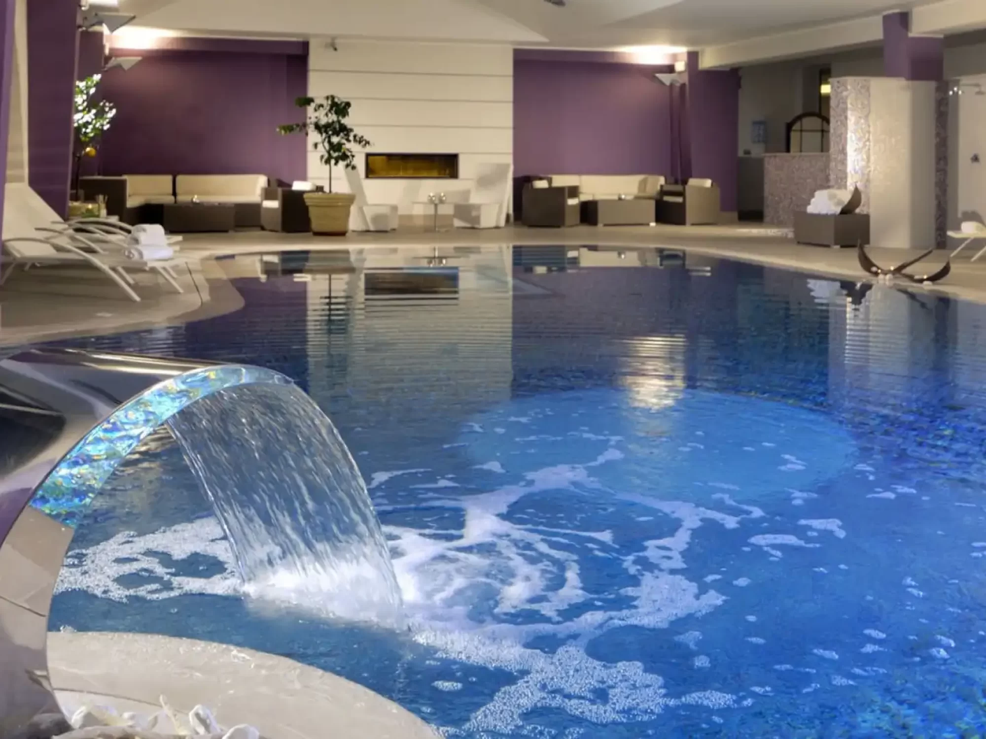 4 Star Hotel With Heated Swimming Pool | Yes Hotel Touring